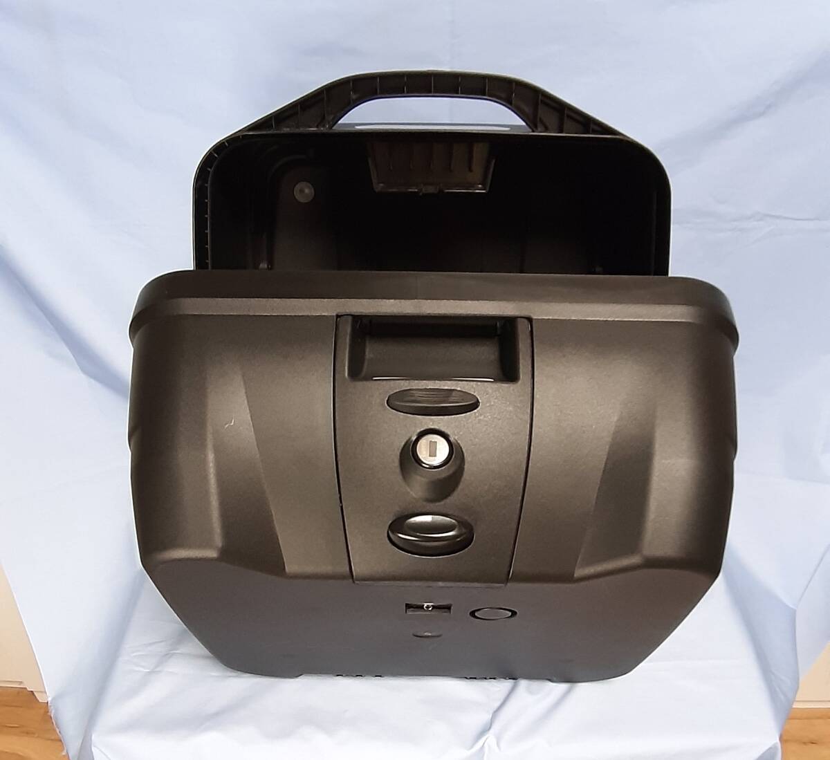 Yahoo!オークション - GIVI トップケース B33 モノロックATLASシリーズ...