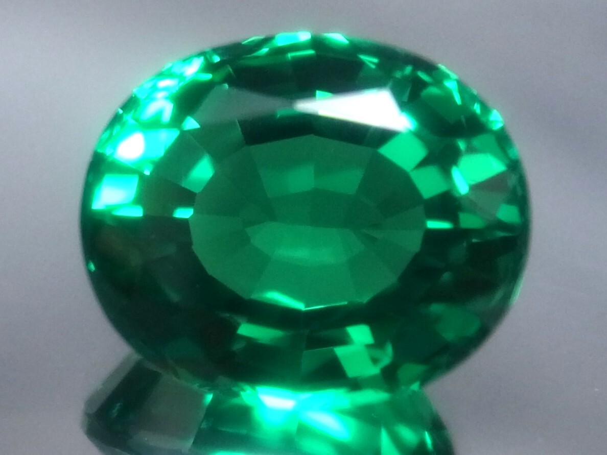 Yahoo!オークション - 5.58ct 新品・ザンビアカラー合成ナノエメラルド