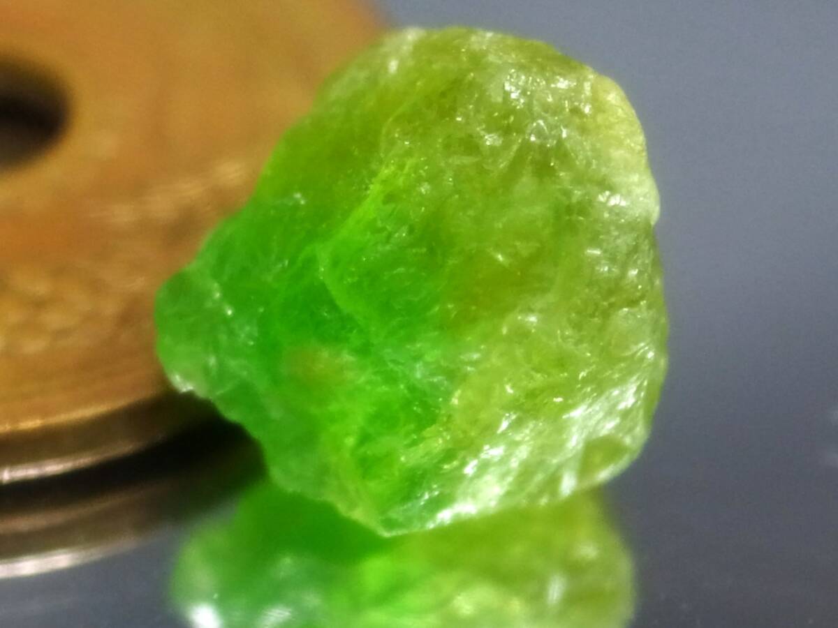 Yahoo!オークション - 6.81ct 新品・非加熱未処理・バイカラー天然濃緑...