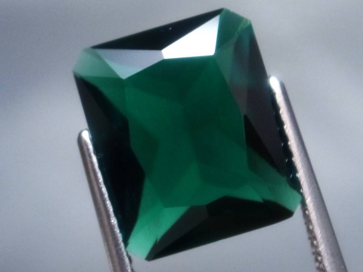 Yahoo!オークション - 4.21ct 新品・大粒サイズ・ザンビアカラー合成バ...