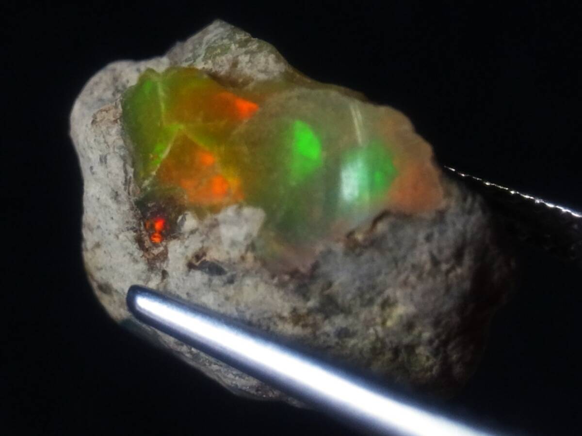 Yahoo!オークション - 6.97ct 新品・天然オパール母岩付き原石 エチオ...