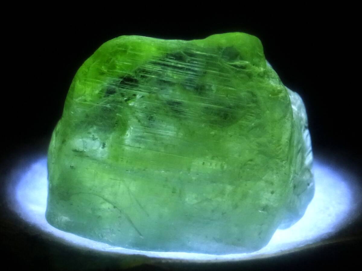 Yahoo!オークション - 10.53ct 新品・アップルグリーン・天然ペリドッ...