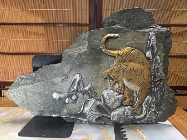 Yahoo!オークション - 彫刻 虎 トラ 岩 置物 重さ9.2kg#yfro