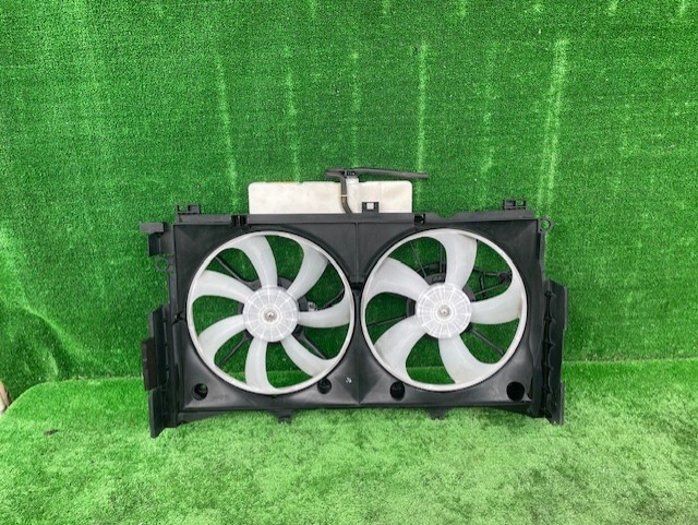 Yahoo!オークション - H26年 80系ヴォクシー(ZWR80) HV ラジエーター用...