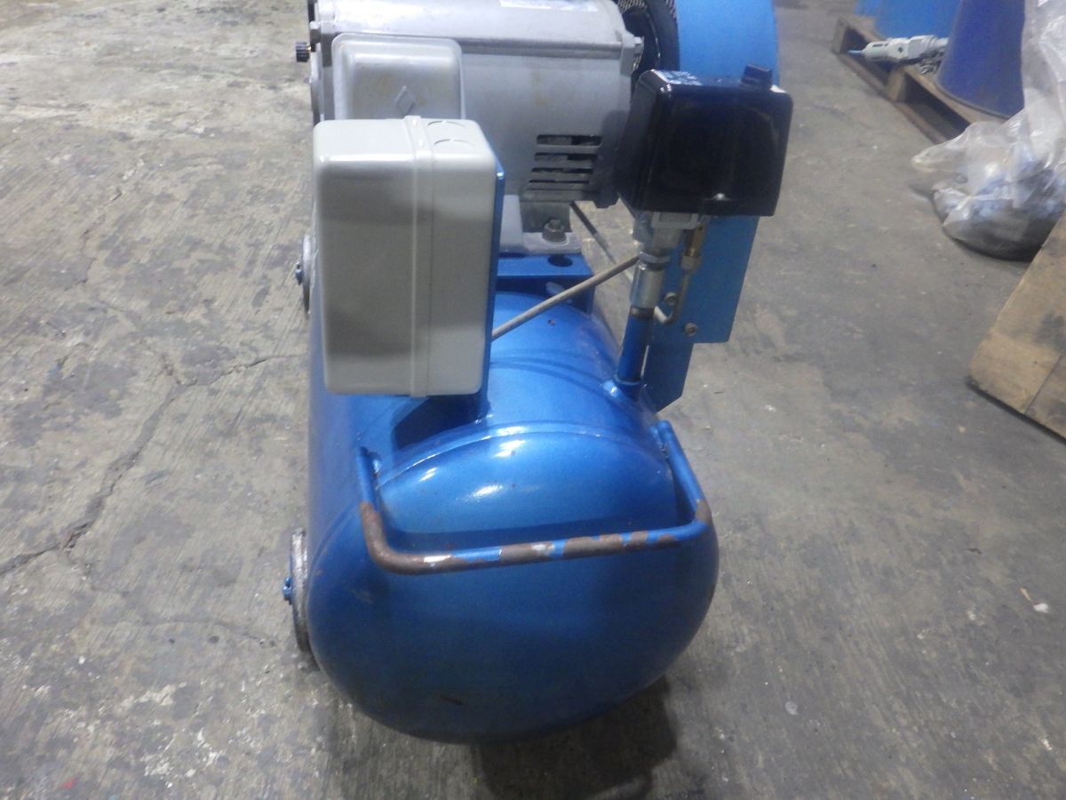 Yahoo!オークション - えf2921 岩田塗装機 IWATA エアーコンプレッサー...