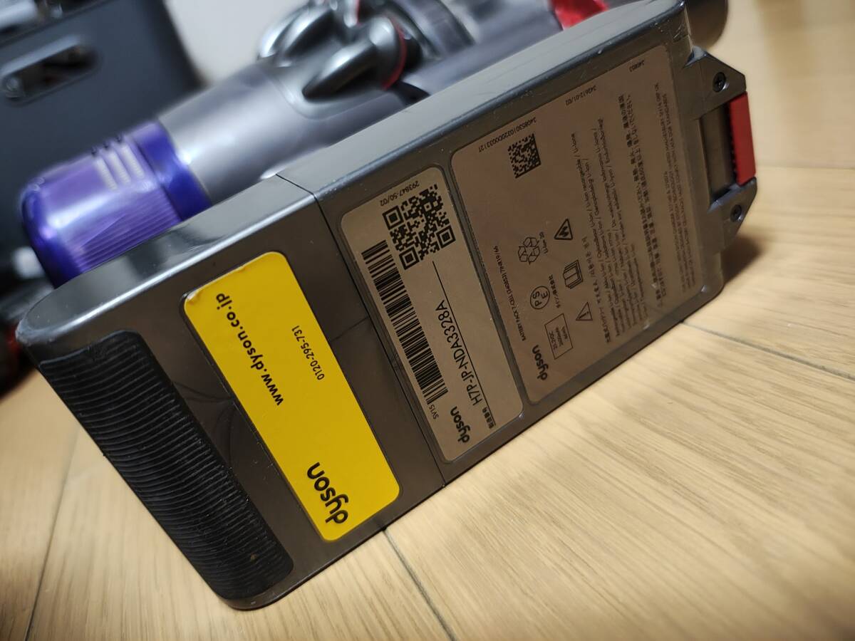 Yahoo!オークション - ダイソン コードレス掃除機 V11本体 SV15 バッ...