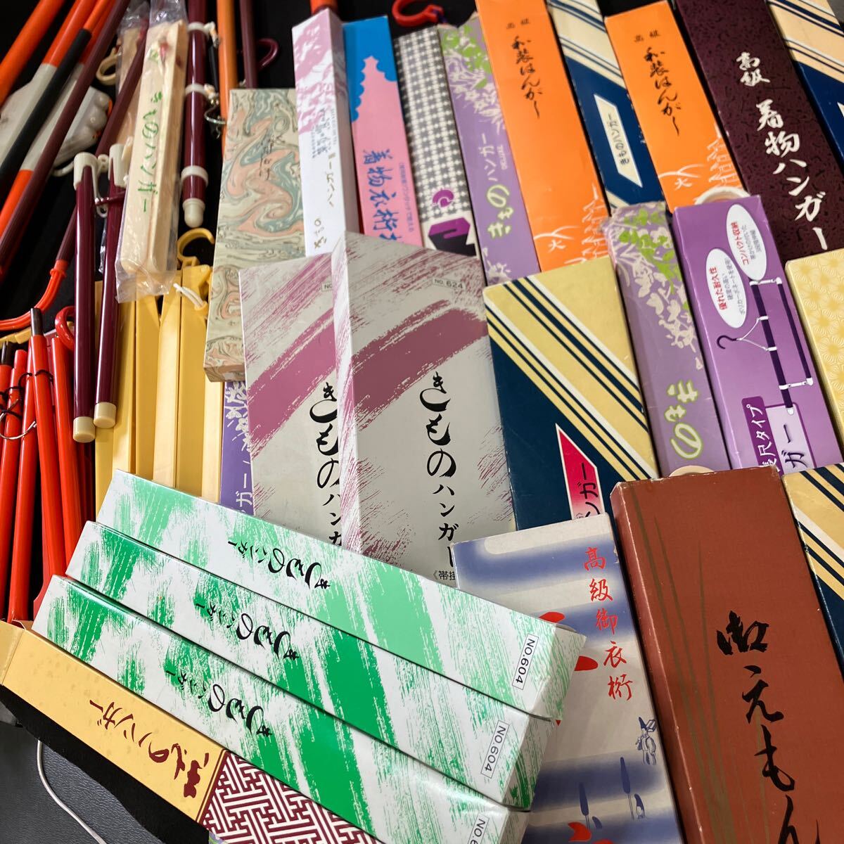 一右衛門No.1158 和装小物 着物ハンガー 45点まとめ売り 箱入り 大量まとめ売り大処分 和装ハンガー 衣裳掛け(和装小物)｜売買されたオークション情報、yahooの商品情報をアーカイブ ...