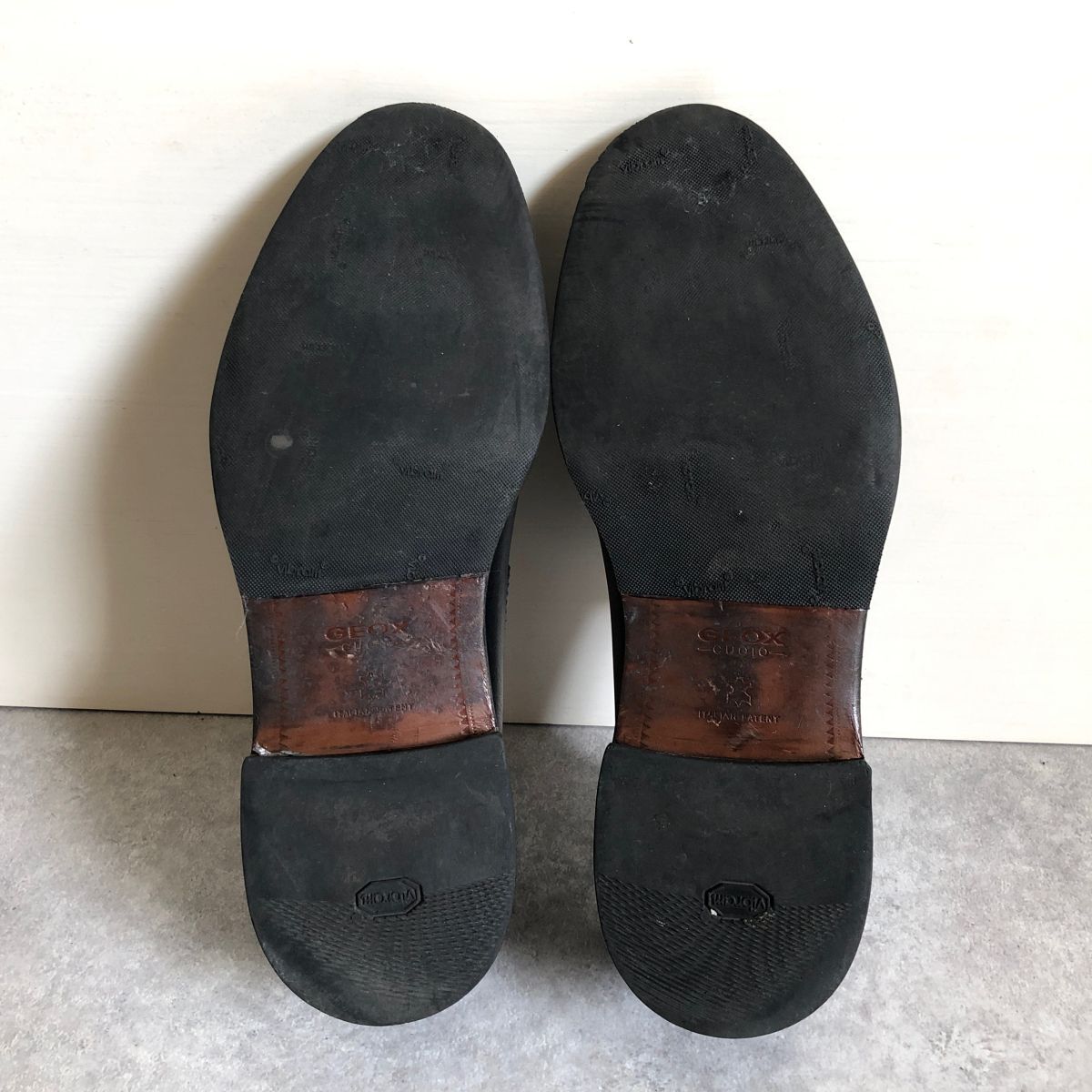 Yahoo!オークション - GEOX Yチップ レザー ローファー 革靴 ジェオッ...