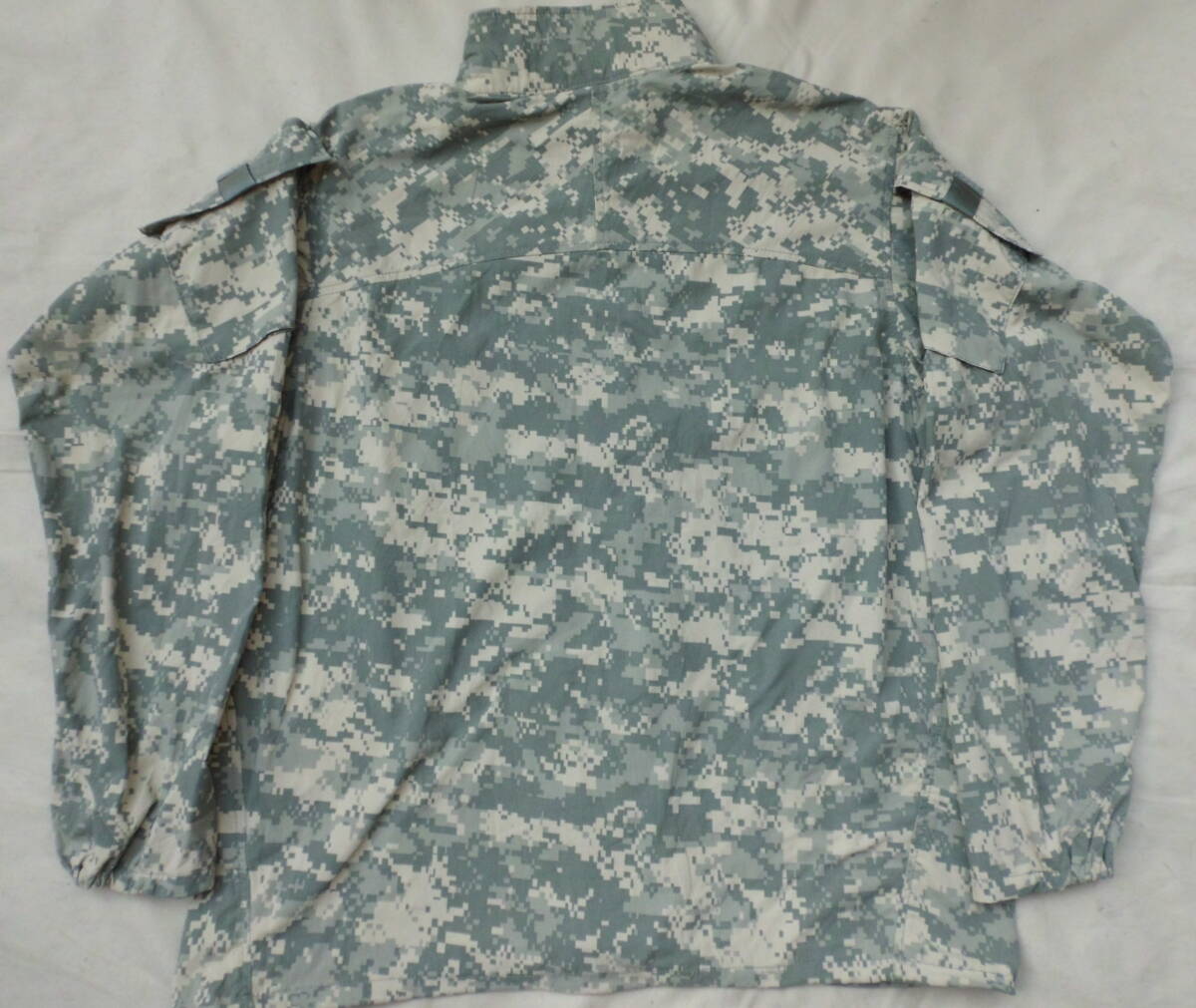 Yahoo!オークション - 上品米軍GEN3 ECWCSソフトシェルACU/UCPジャケッ...