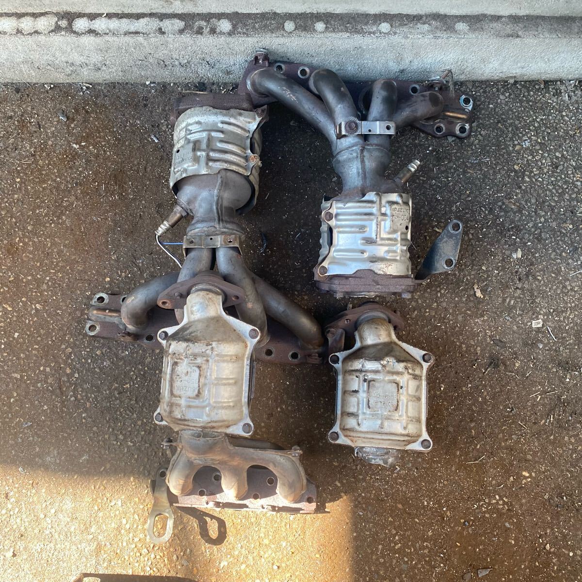 スズキ 純正触媒 シボレーMW ME34S 70H-C04 クルーズ 70H-C03 ワゴンR 85G-C01 コンバーター キャタライザー 素材用(触媒、エキマニ、フロントパイプ)｜売買され ...