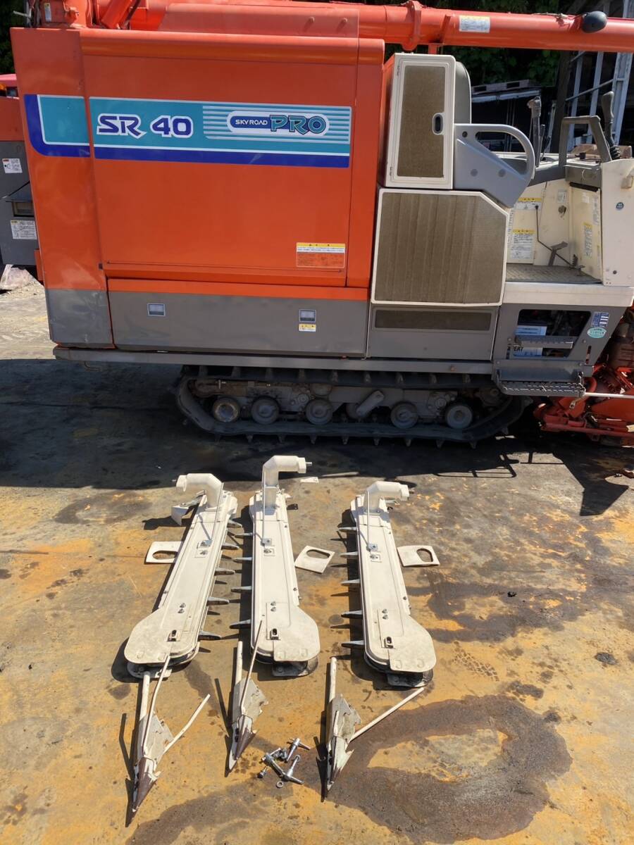 Yahoo!オークション - クボタ コンバイン SR40 4条 デバイダ スイスイ...