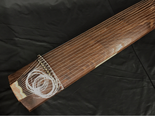 Yahoo!オークション - 和琴 13弦 すだれ彫り 並甲 全長184cm お稽古用 ...