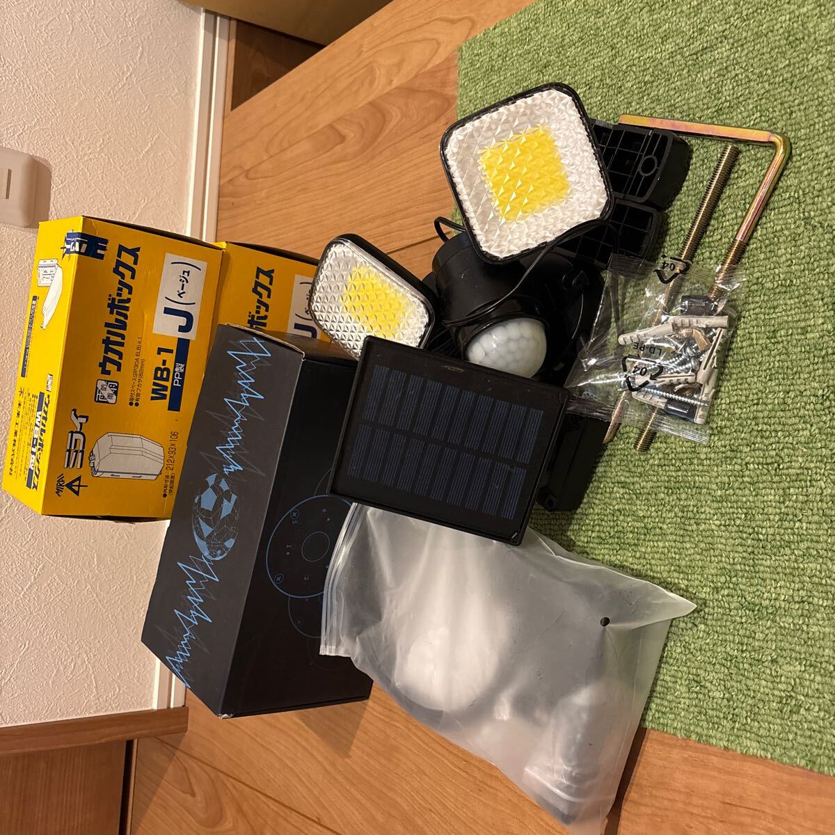 Yahoo!オークション - 大進 センサーソーラーライトと取付具多数