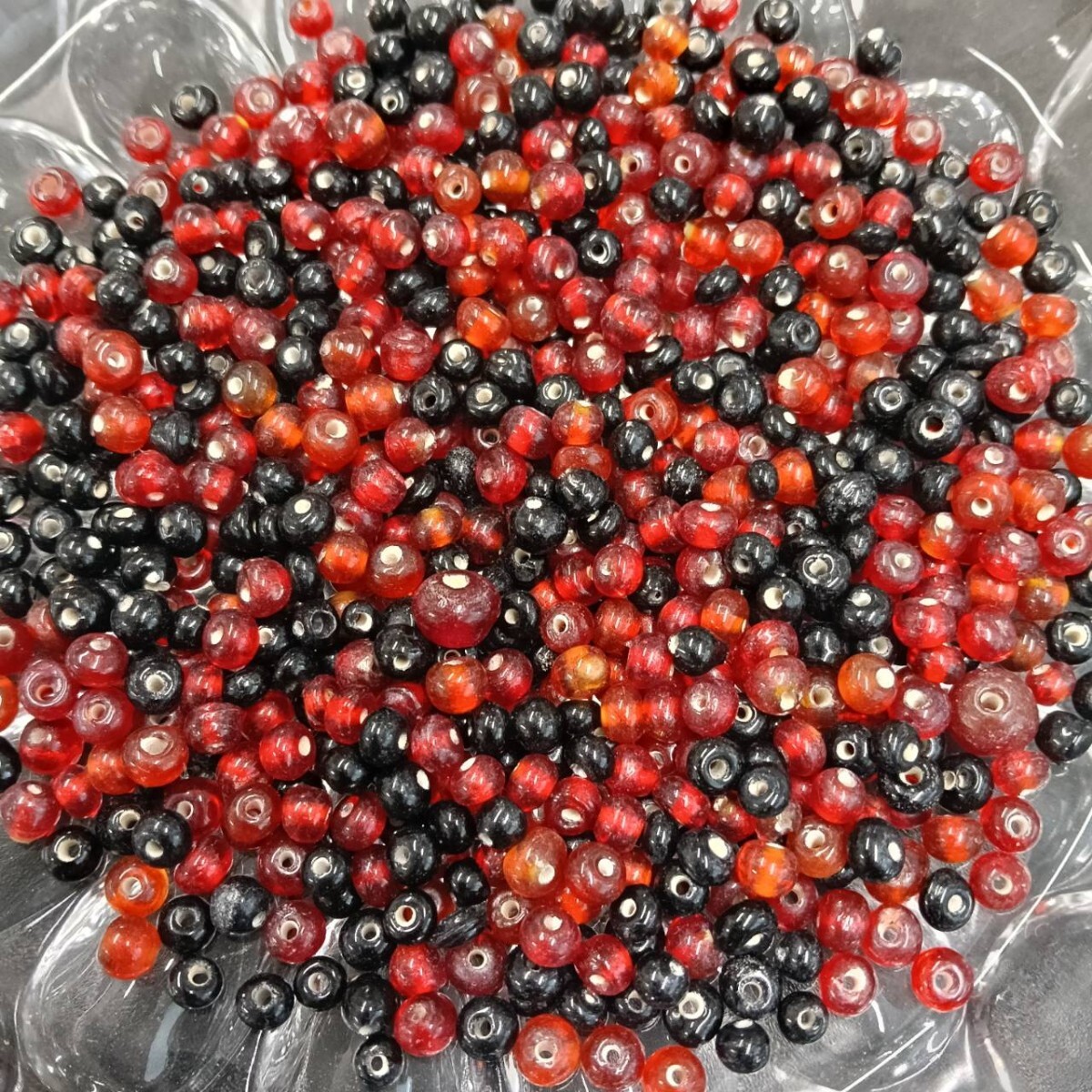 Yahoo!オークション - 未使用 大量 チェコ ガラスビーズ 111g 5mm 赤 ...