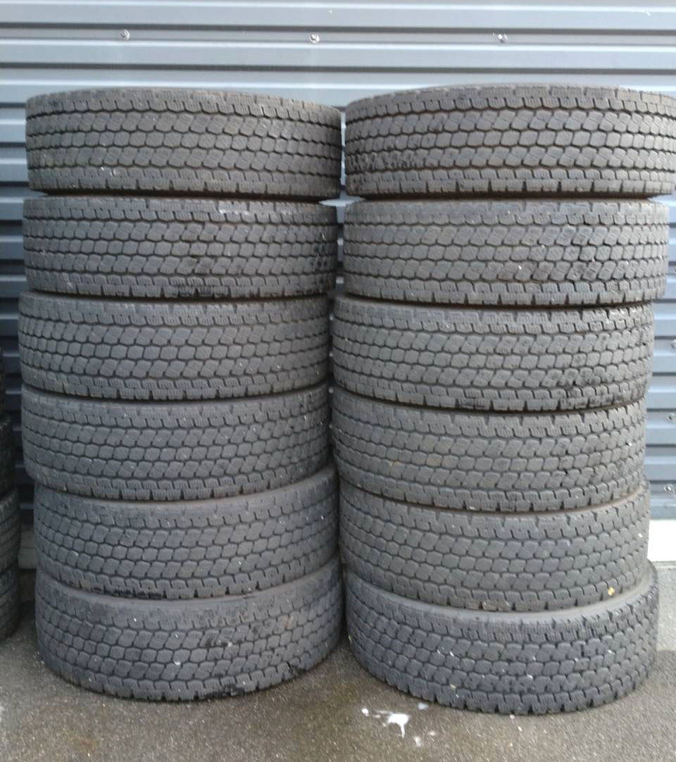 Yahoo!オークション - TOYO スタッドレスタイヤ 265/70R19.5 M966 溝約...