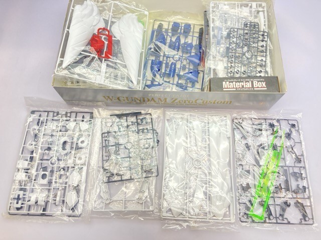 Yahoo!オークション - バンダイ 1/60 PG XXXG-00W0 ウイングガンダムゼ...