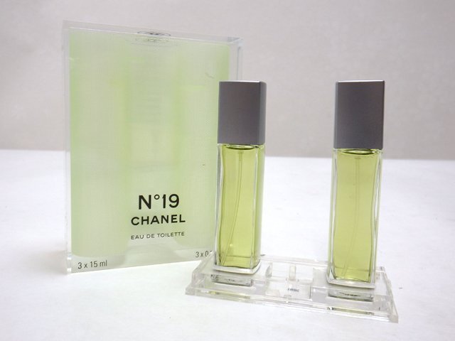 CHANEL シャネル No19 EAU DE TOILETTE 15mL 2本セット ほぼ満量 検索用 香水(その他)｜売買されたオークション情報、yahooの商品情報をアーカイブ公開 ...