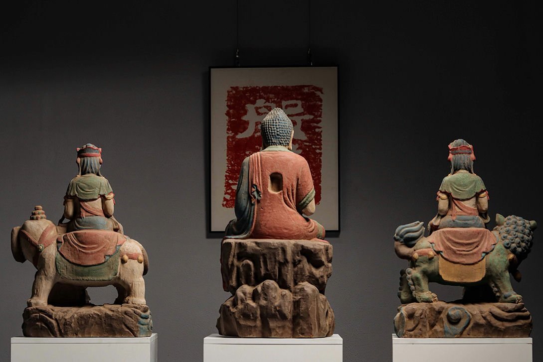 Yahoo!オークション - 渡鶴羽 E2865明時代 楠木木彫彩絵 三聖造像 細...