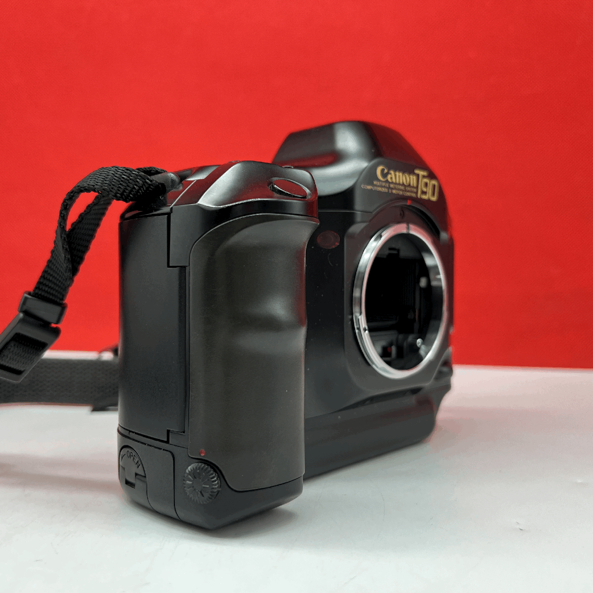 Yahoo!オークション - 36 防湿庫保管品 Canon T90 一眼レフカメラ フ...