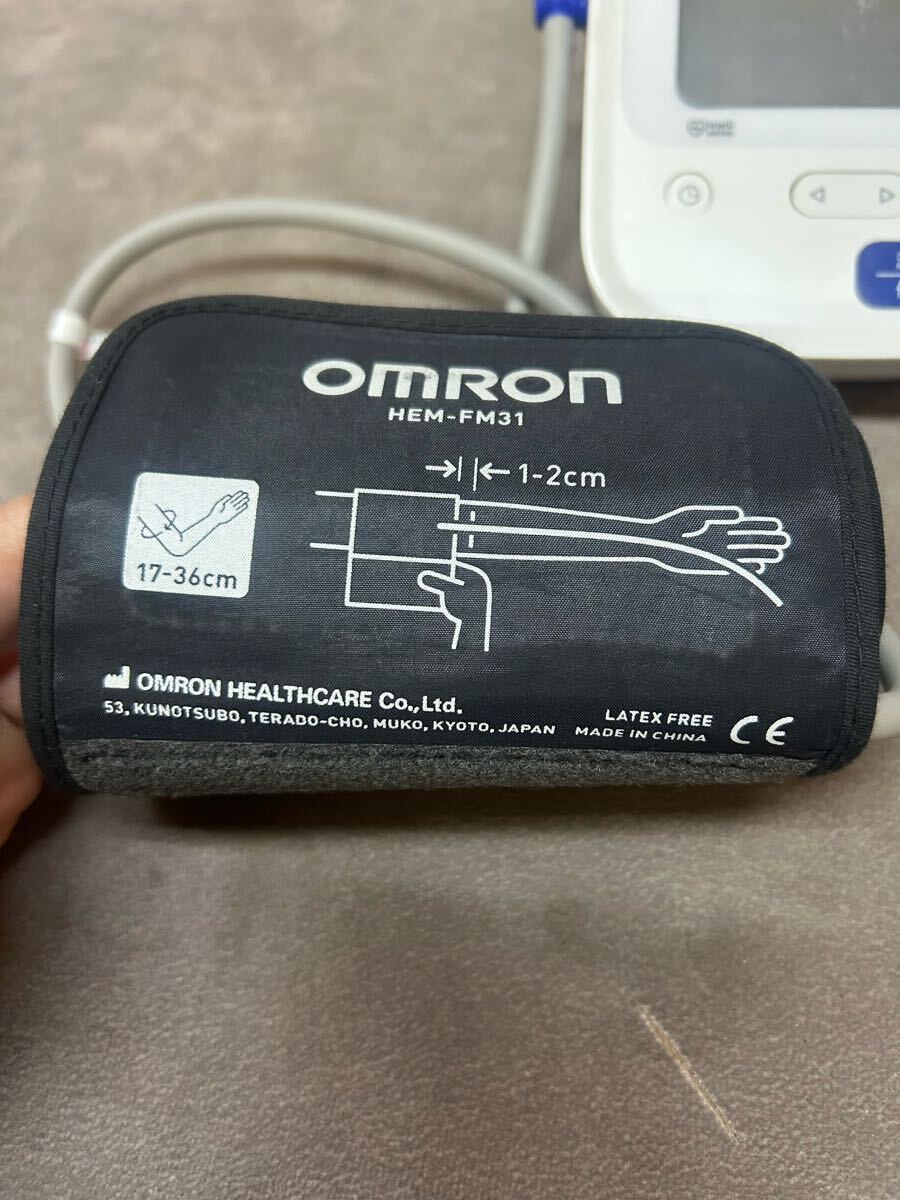Yahoo!オークション - OMRON オムロン 上腕式血圧計 HCR-7107 デジタ...