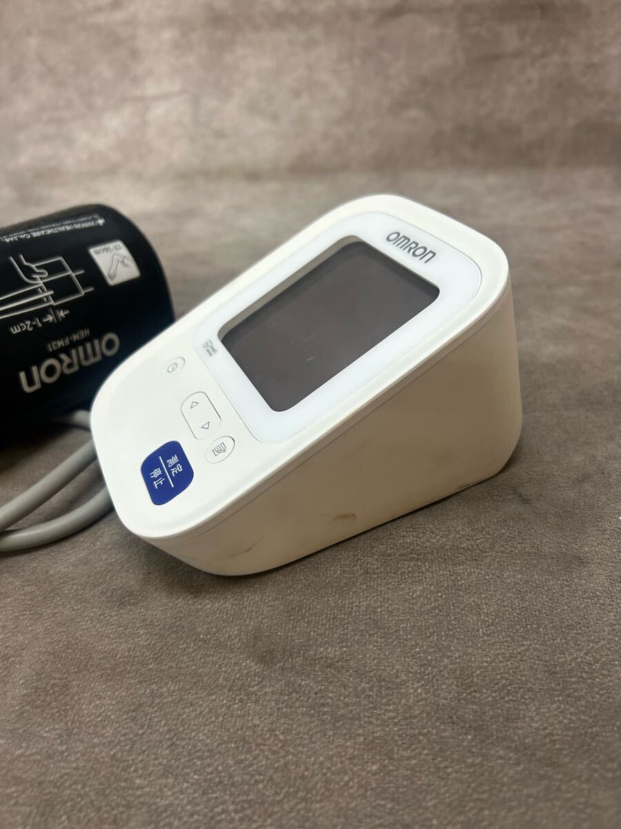 Yahoo!オークション - OMRON オムロン 上腕式血圧計 HCR-7107 デジタ...