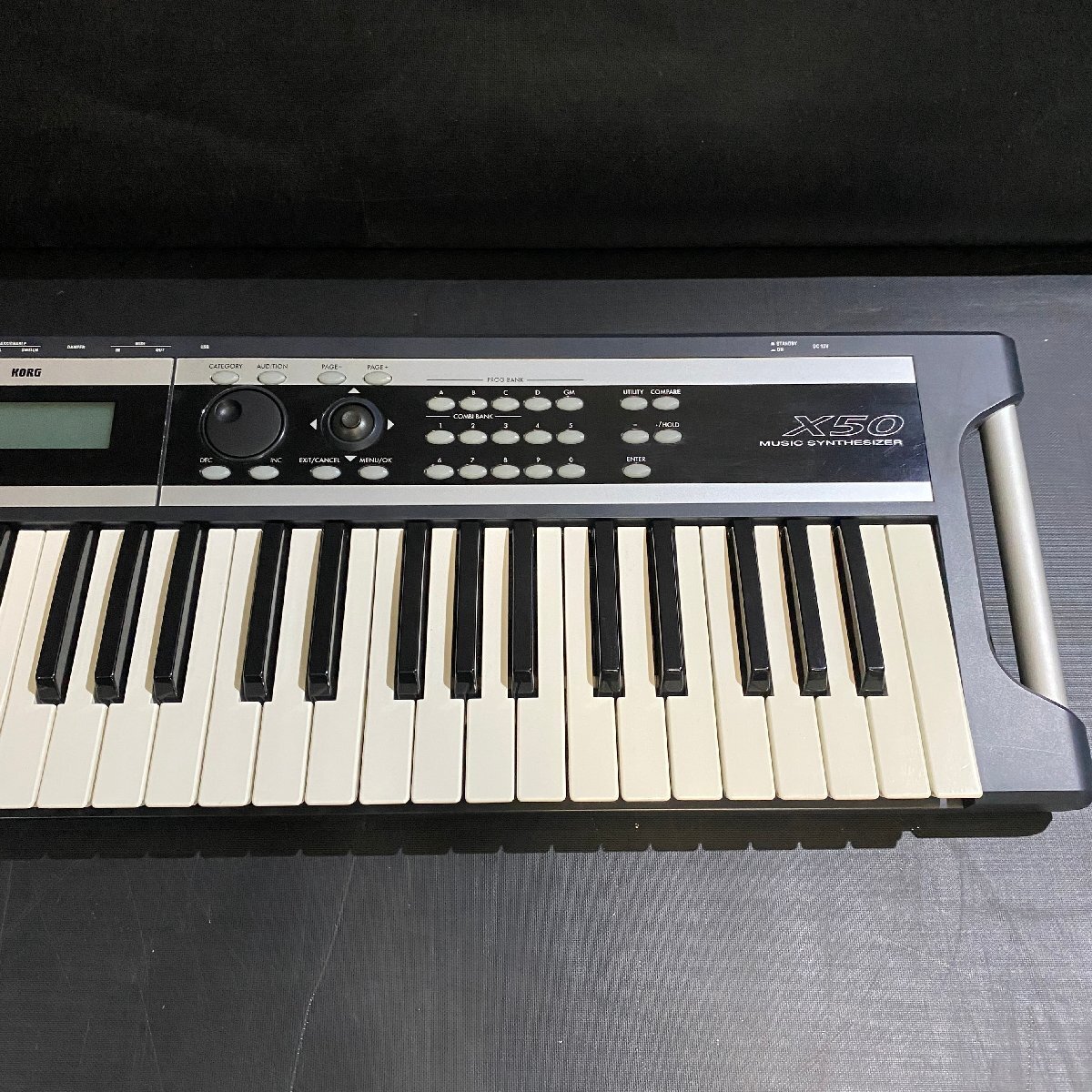 Yahoo!オークション - 【 C 】8872 KORG X50 61鍵シンセサイザー コル...