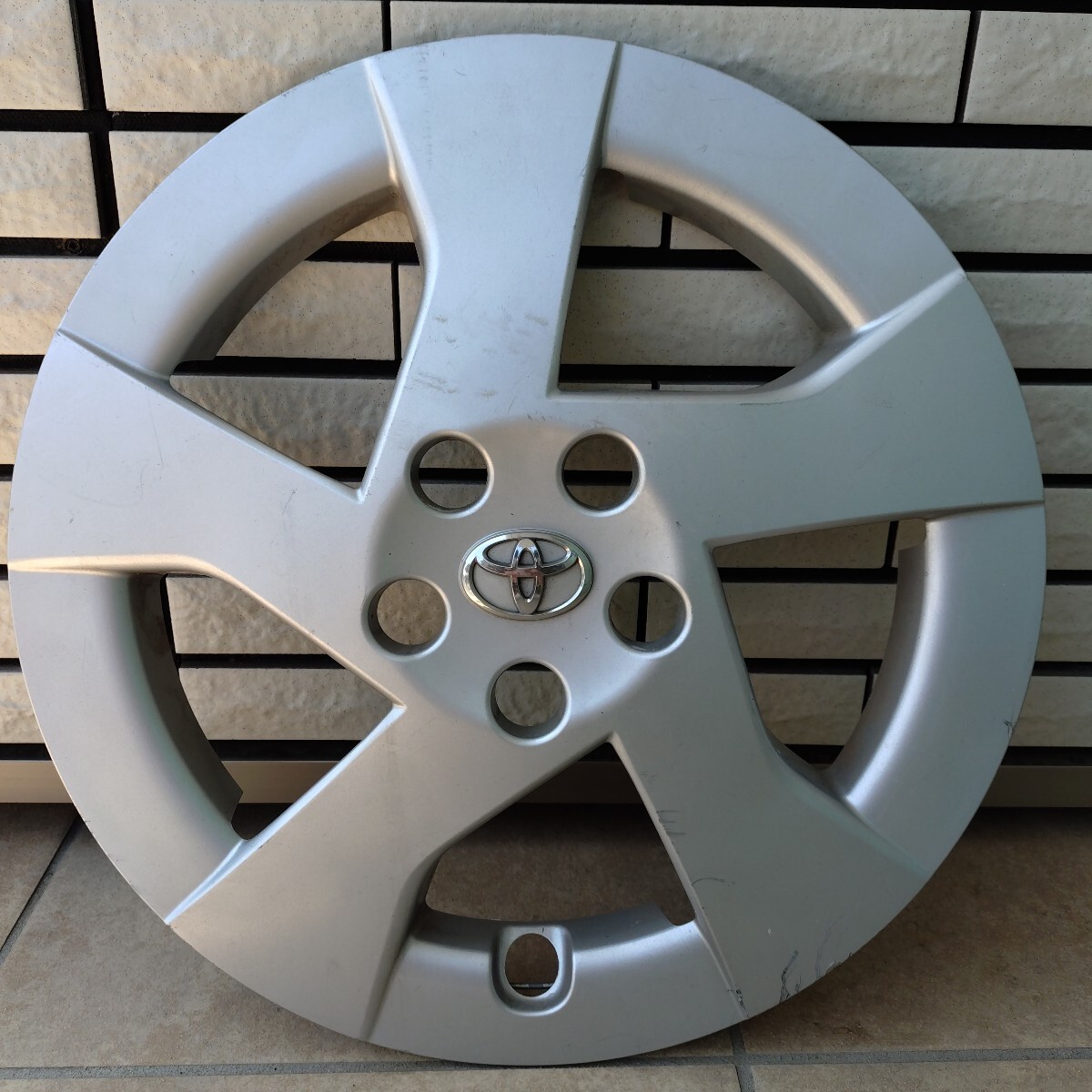 Yahoo!オークション - プリウス30 ホイールキャップ DAA-ZVW30