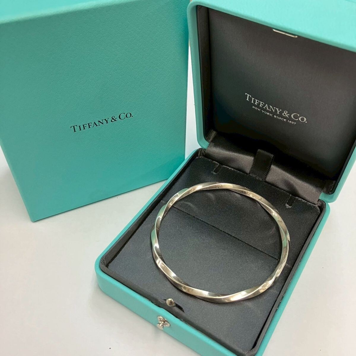 B081-CH12-1638 TIFFANY&Co. ティファニー アクセサリー バングル ツイスト シルバー 925 シルバーアクセサリー ケース/箱付き KA(バングル)｜売買された ...