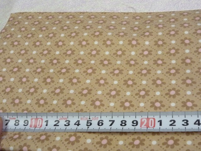 Yahoo!オークション - 100 50 モカ・花柄の・ハギレ・生地・布 0538-8