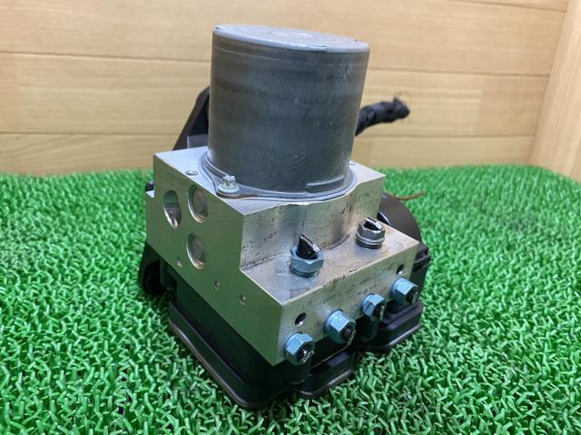 Yahoo!オークション - アウディ A4 DBA-8WCVK ABSアクチュエーター LS9...
