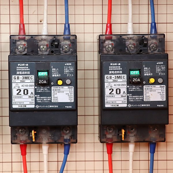 Yahoo!オークション - 【現状渡し】 仮設用分電盤 工事用 | NFB 3P 125...