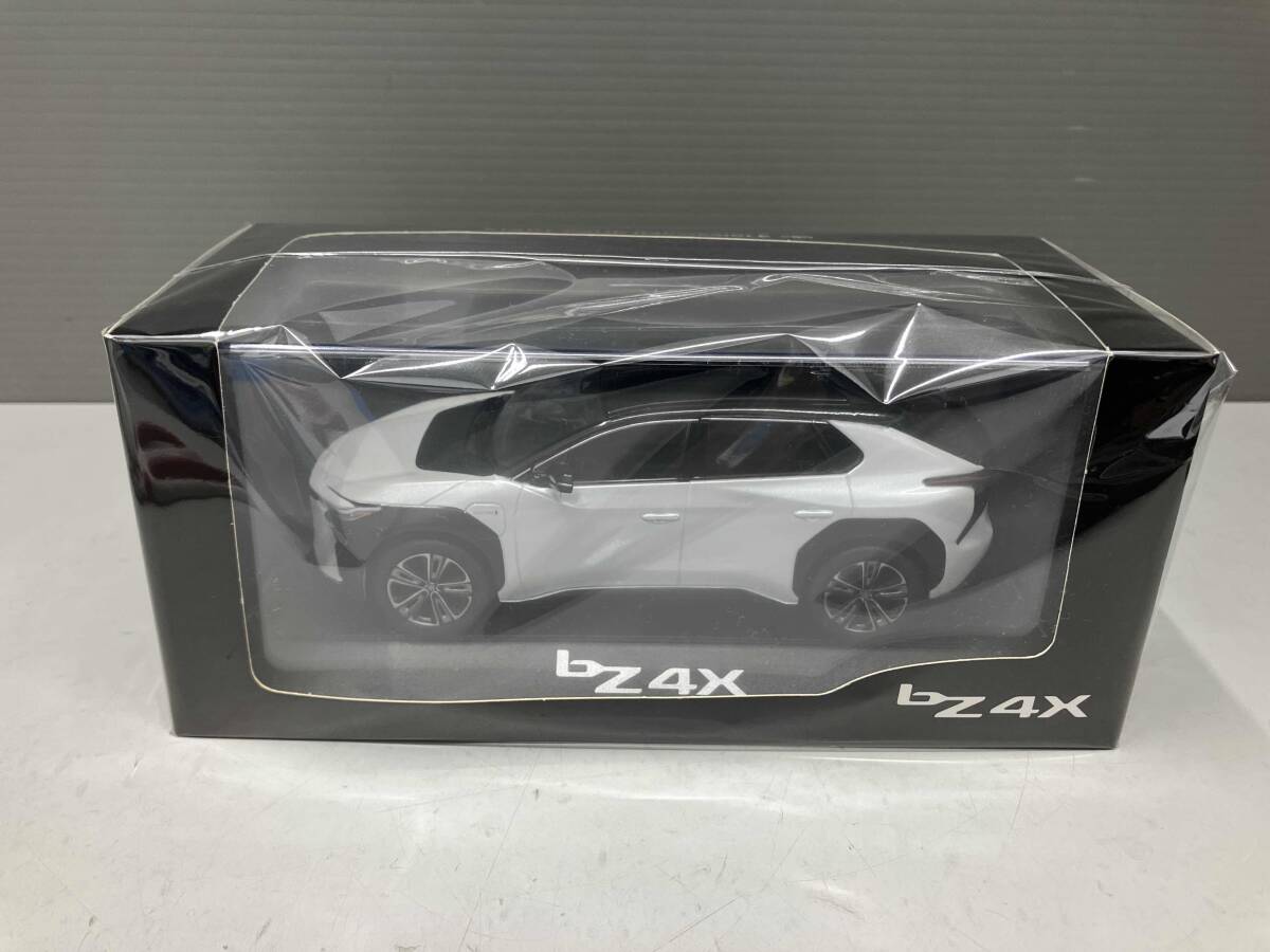Yahoo!オークション - 1/30 トヨタ BZ4X カラーサンプル ① 2VP 〈202...
