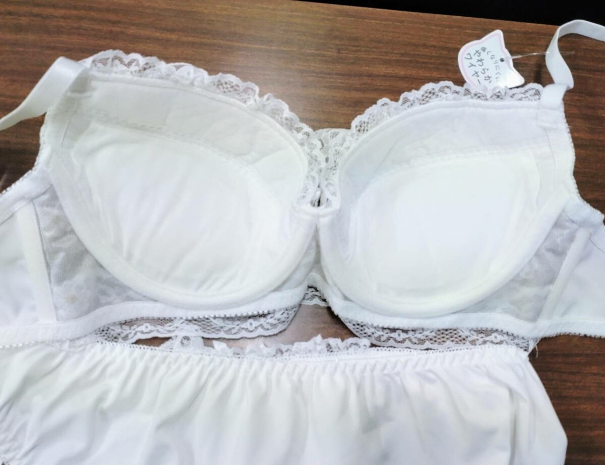 Yahoo!オークション - ブラジャーショーツセット C75 M