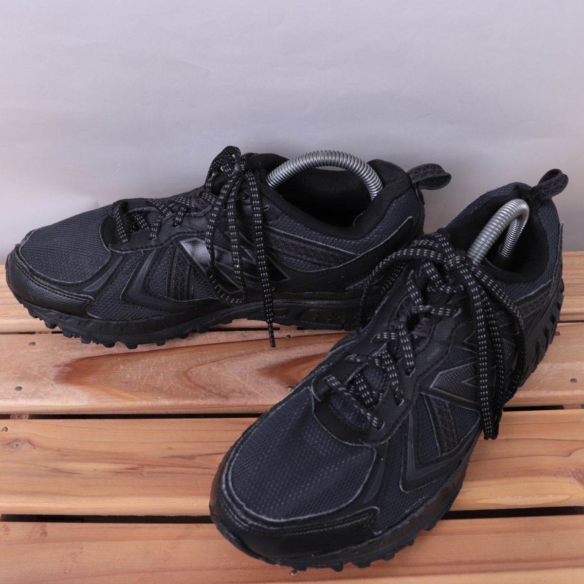 Yahoo!オークション - z59【410】ニューバランス US7.5 25.5cm/黒 ブラ...