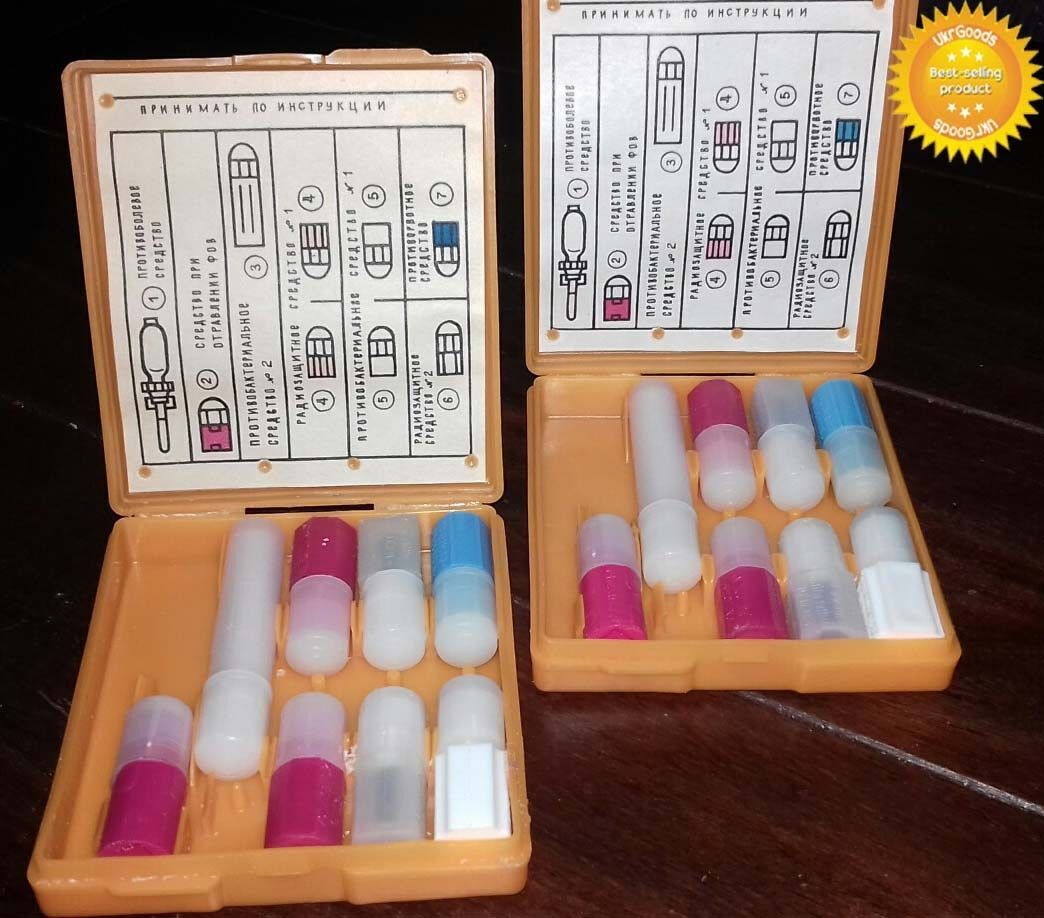 Yahoo!オークション - 本物 【ソビエト ソ連製】ソ連軍応急処置薬キッ...