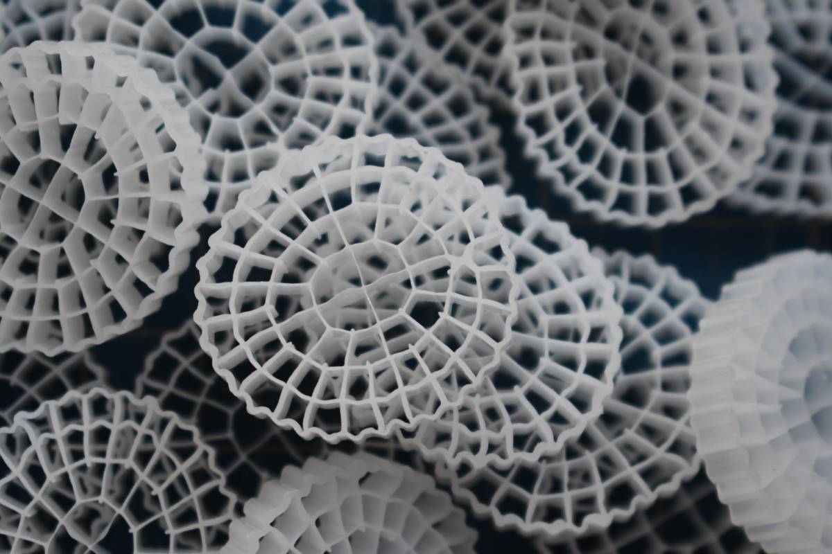 Yahoo!オークション - 流動濾過材 MBBR 1リットル（流動床式生物膜担体...