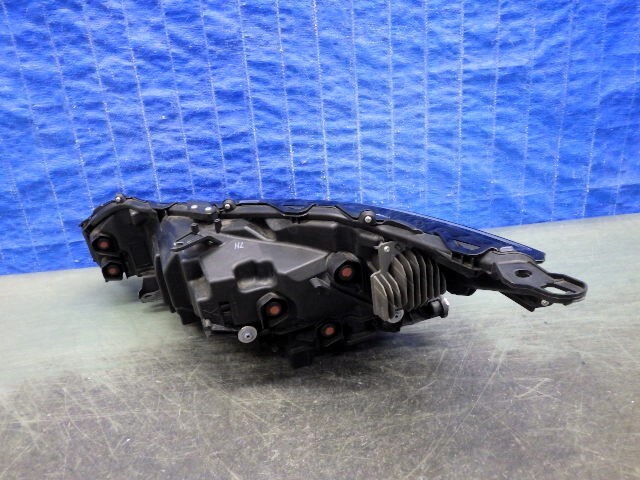 Yahoo!オークション - 3696 ハリアー MXUA80 MXUA85 右ライト LED 48-2...