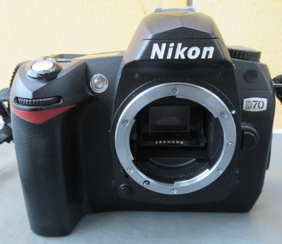 Yahoo!オークション - 動作未確認 ニコン NIKON D70S デジタル一眼カ...