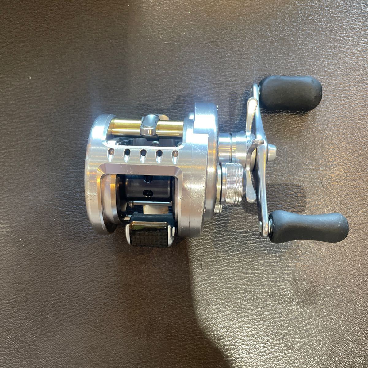 Yahoo!オークション - シマノ 09カルカッタコンクエスト 200DC 右