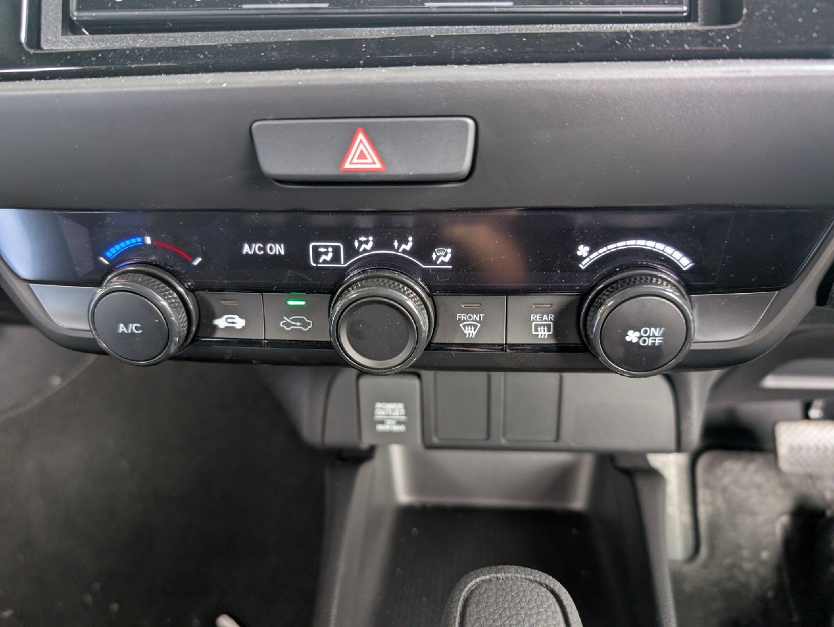 Yahoo!オークション - フィット GS4 管理番号 5323 エアコンパネル