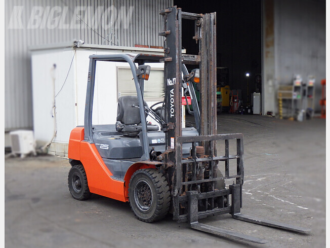 Yahoo!オークション - フォークリフト トヨタ 02-8FD25 2017年 4 801h ...