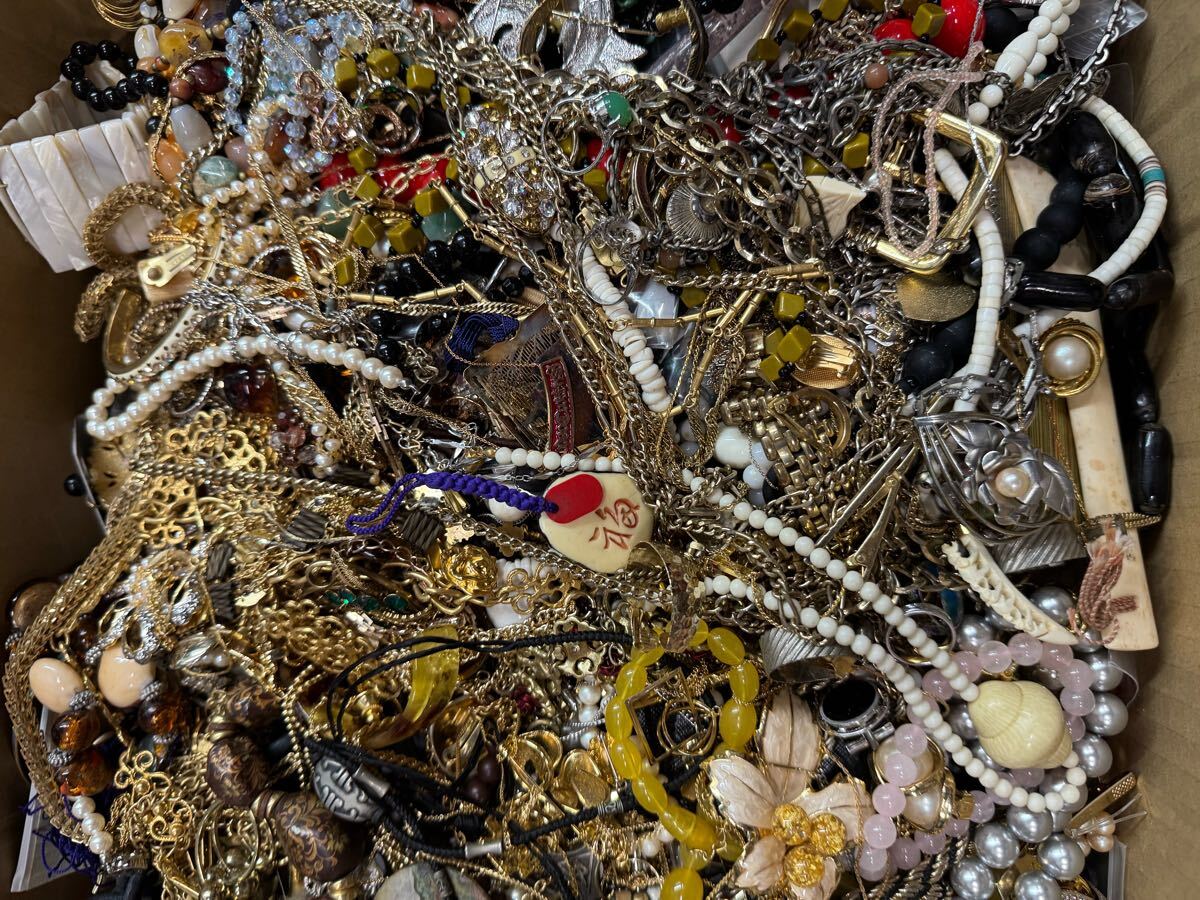 Yahoo!オークション - A0050大量家財品 遺品整理品 約21kg 未確認品 ジ...