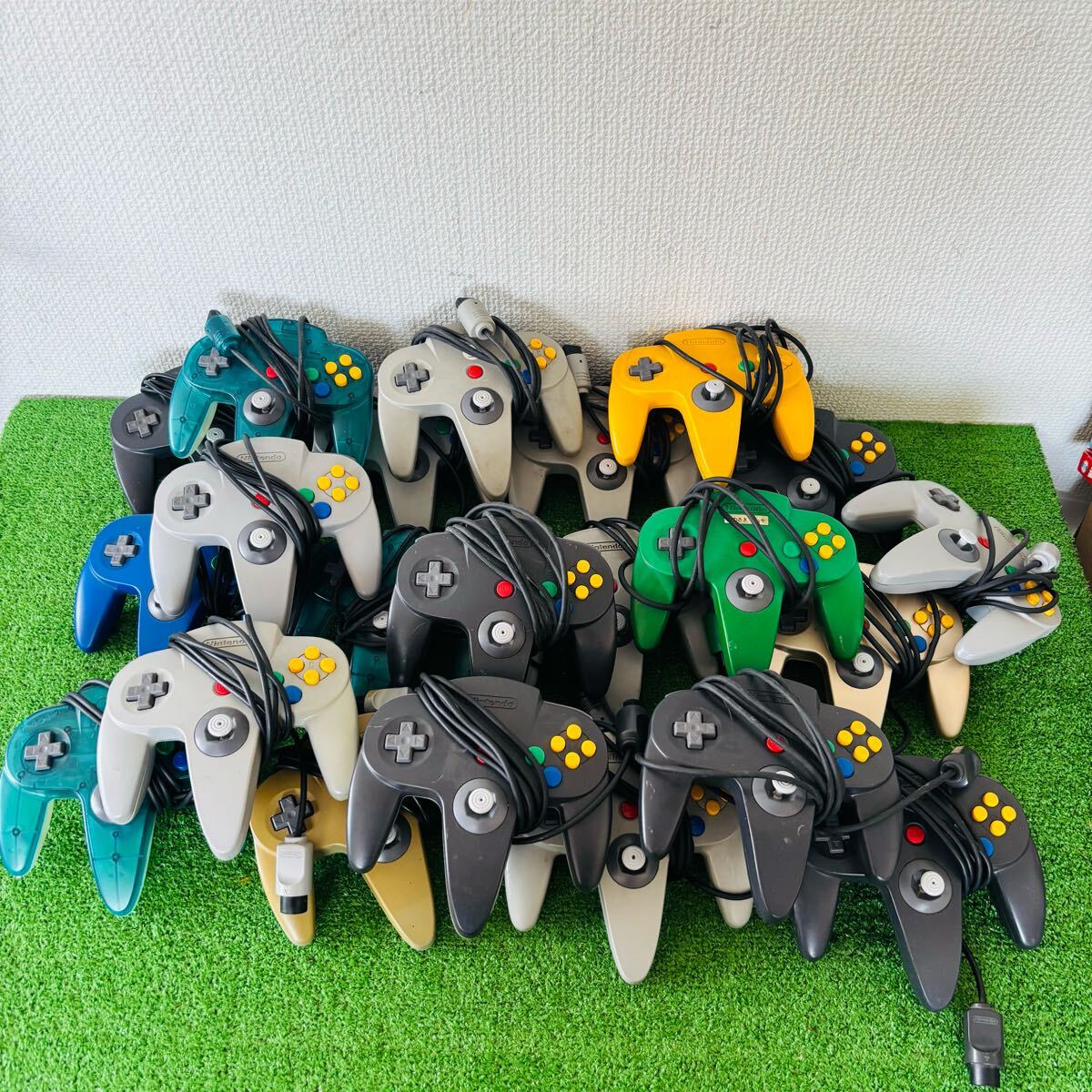 Yahoo!オークション - b007 【ジャンク】ニンテンドー64 コントローラ...