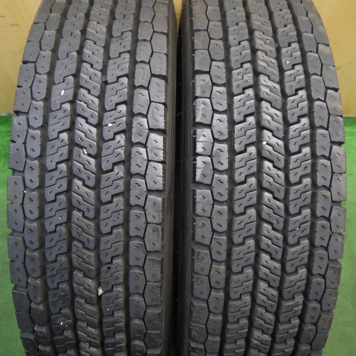 Yahoo!オークション - バリ溝 8.5分 2本 トラック バス タイヤ 9R19.5 ...