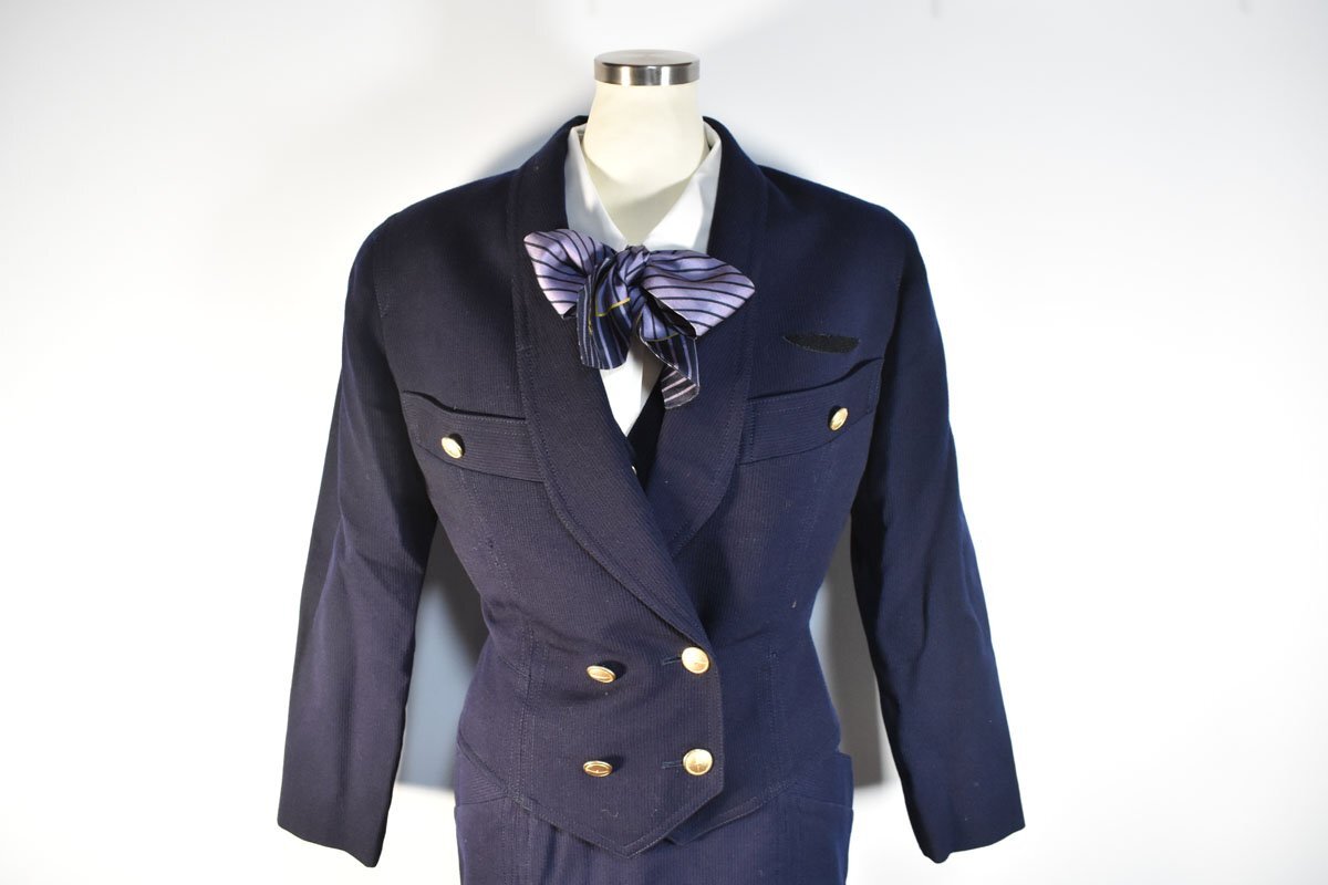 JAL 7代目 CA パーサー 制服 まとめて 日本航空 客室乗務員 スチュワーデス キャビンアテンダント 仕付け糸付(日本航空(JAL))｜売買されたオークション情報、yahooの商品情報を ...