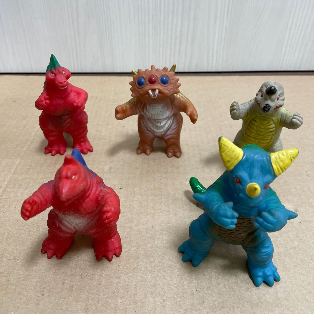 Yahoo!オークション - ソフビ パチ怪獣 5体 刻印なし 無版権 硬質 人形...