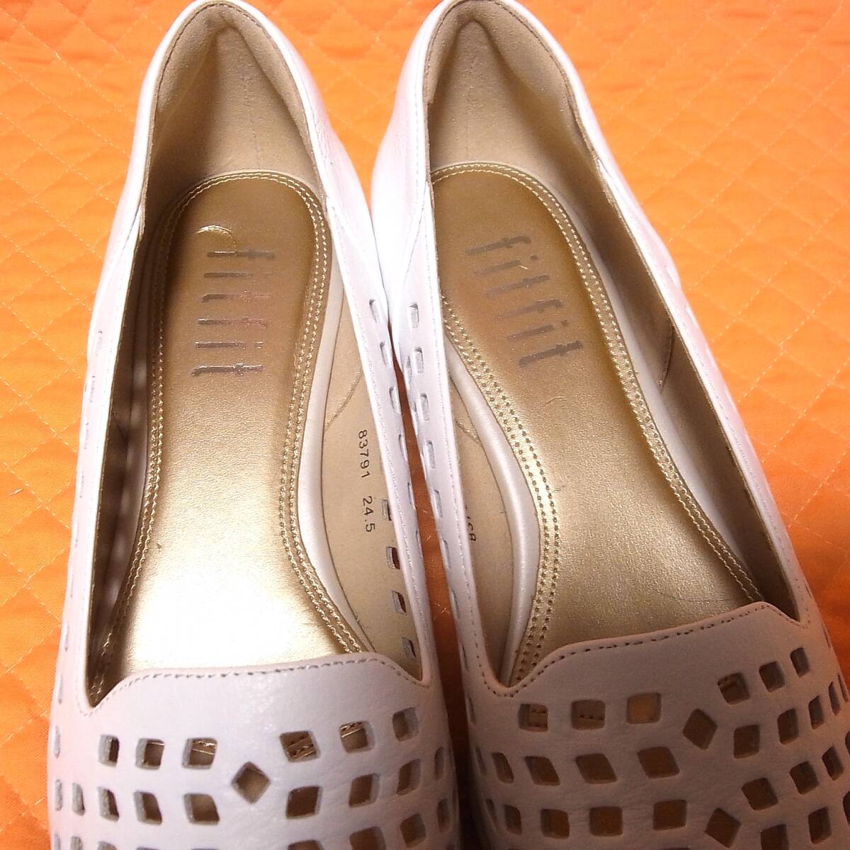 Yahoo!オークション - fitfit 美品 カットワークパンプニーカー 24.5cm...