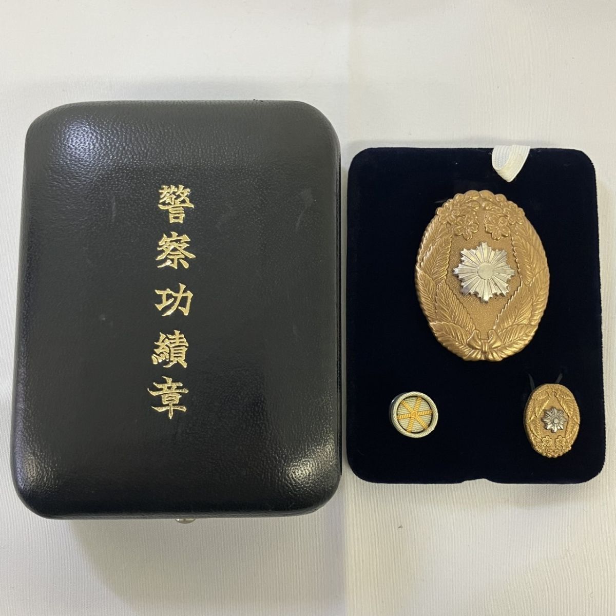 Yahoo!オークション - C008-HR1-25 警察功績章 バッジセット 箱付き ピ...