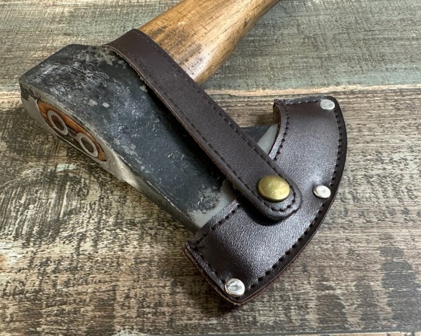 【樂淘letao】日本代購代標第一品牌－斧11 全長280mm 刃渡86mm 重さ790g クルミの柄 薪割り 手斧 鍛造 斧カバー付 高品質 キャンプ アウトドア 焚き火 ブッシュクラフト 防災