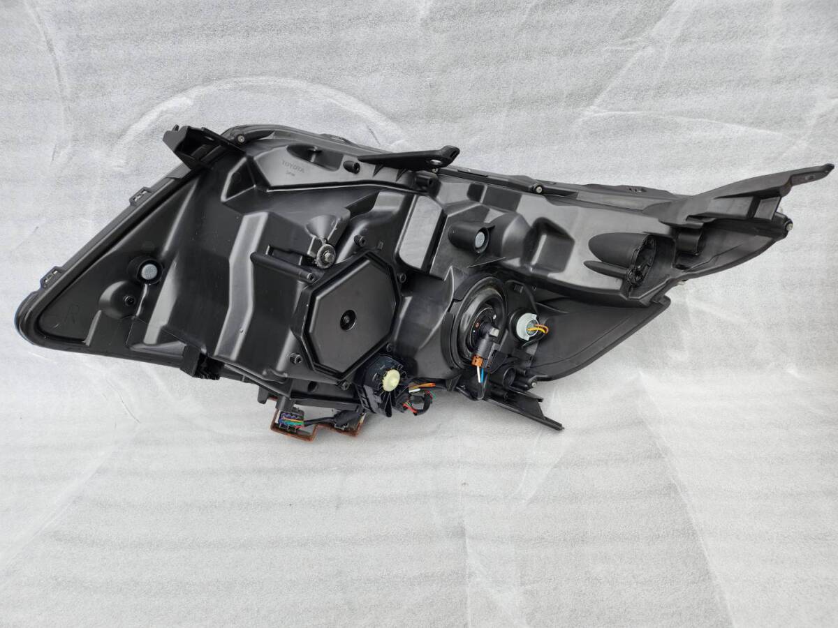 Yahoo!オークション - S186 80 ヴォクシー ZRR80 ヘッドライト 右 ZWR8...